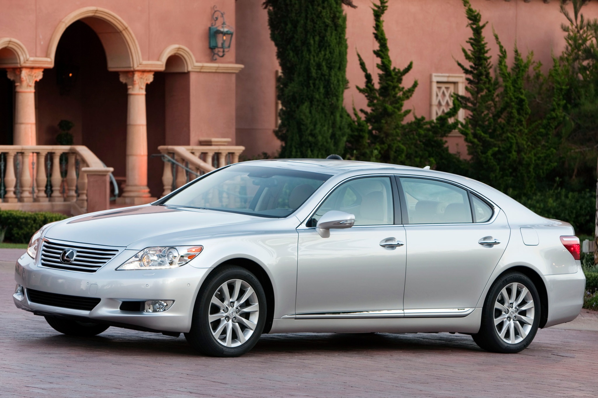 2010 Lexus LS 460 VINs, Configurations, MSRP & Specs - AutoDetective